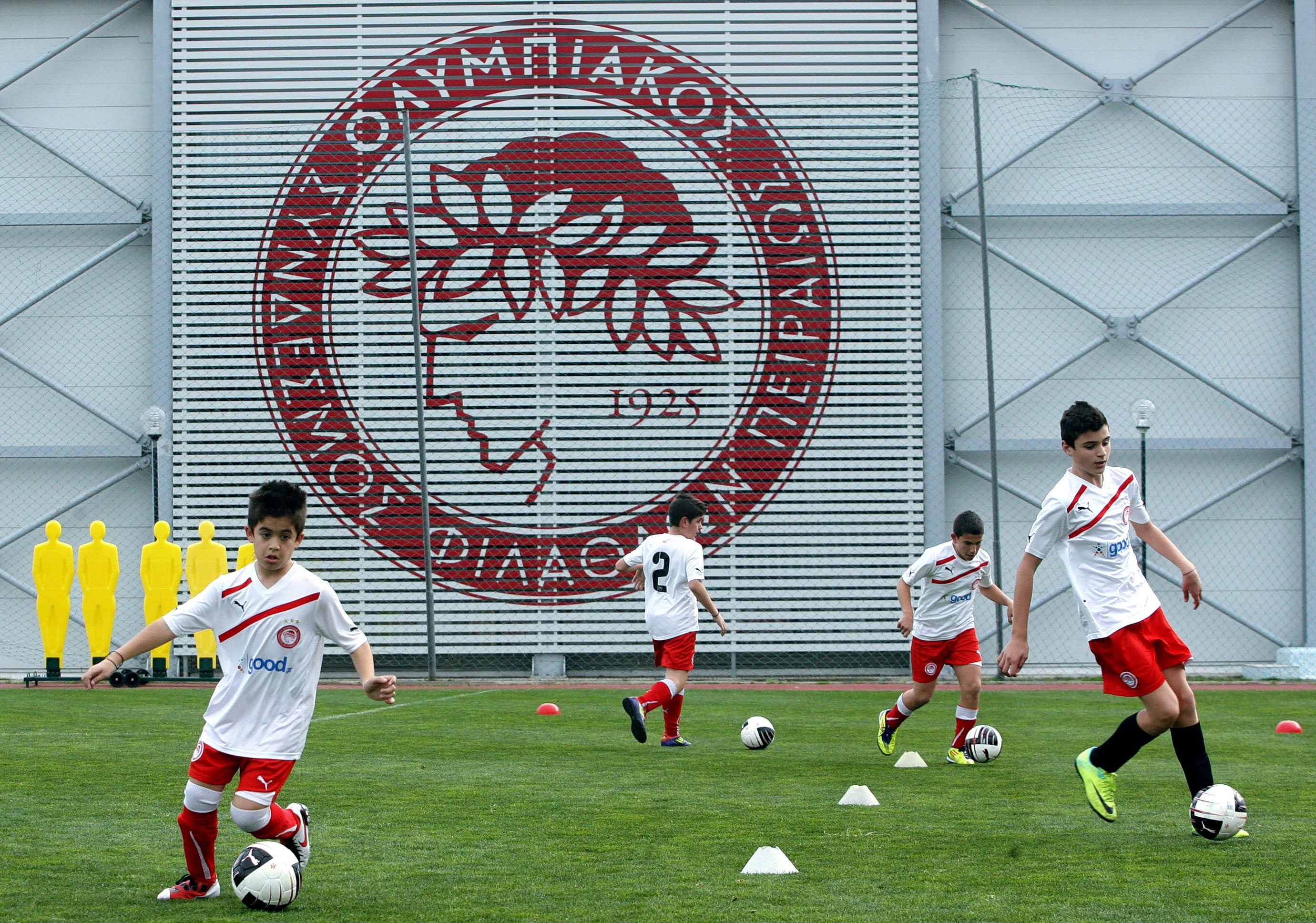 Photostory from Elaionas' School of Football visit to Renti ...