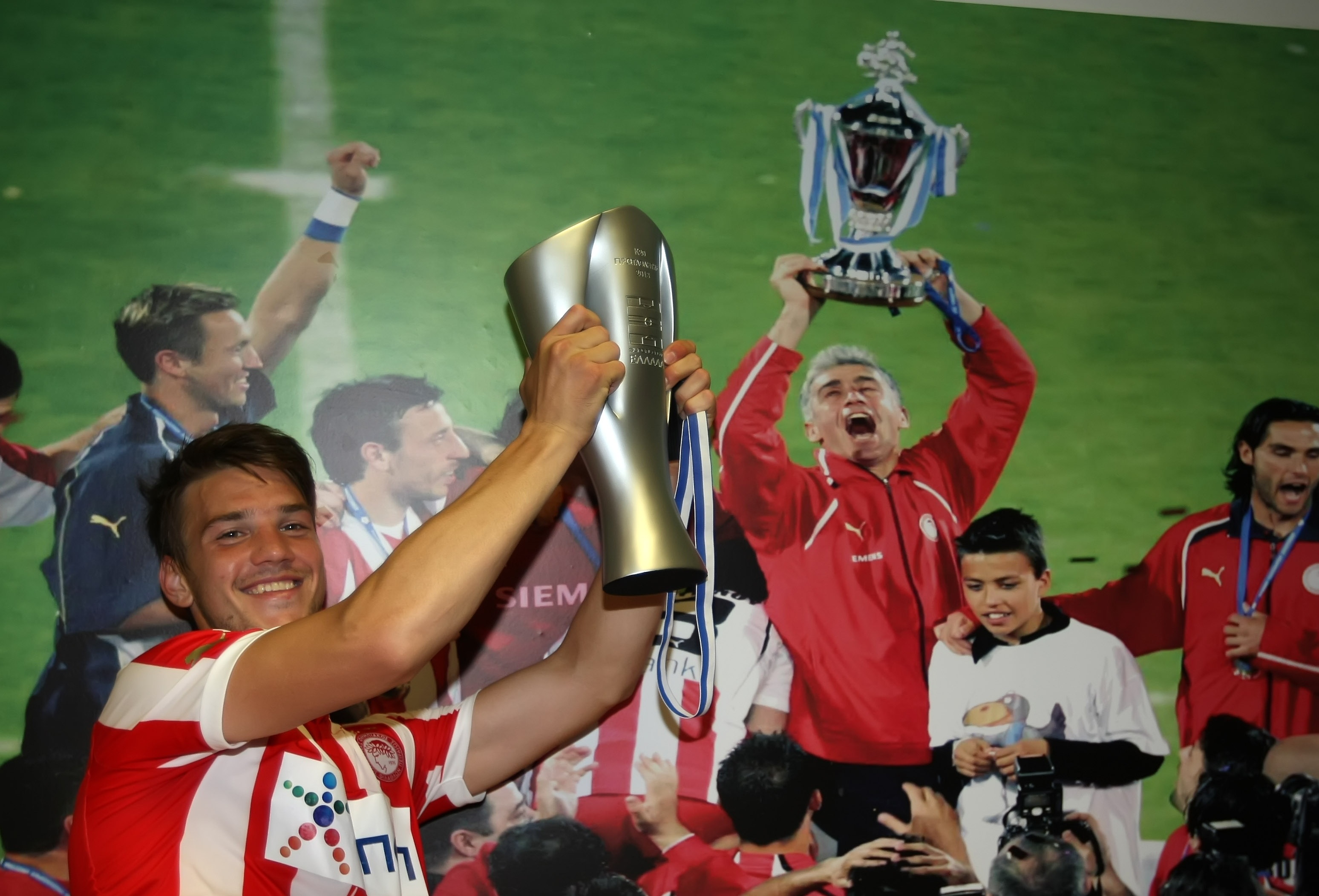 Photostory from the award ceremony of the U20 Championship - ΟΛΥΜΠΙΑΚΟΣ ...