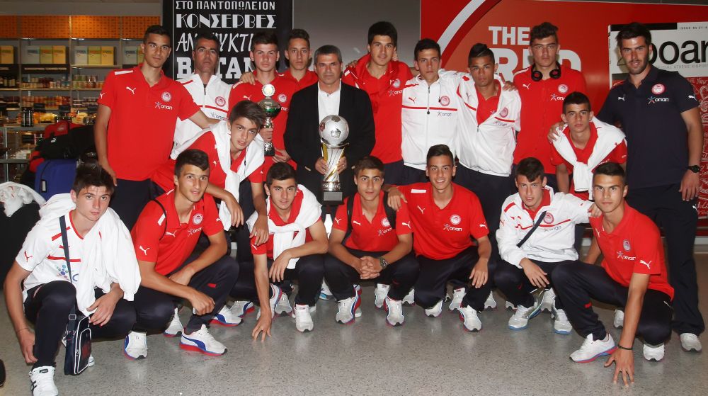 Photostory from the arrival of Olympiacos U17 squad in Greece ...