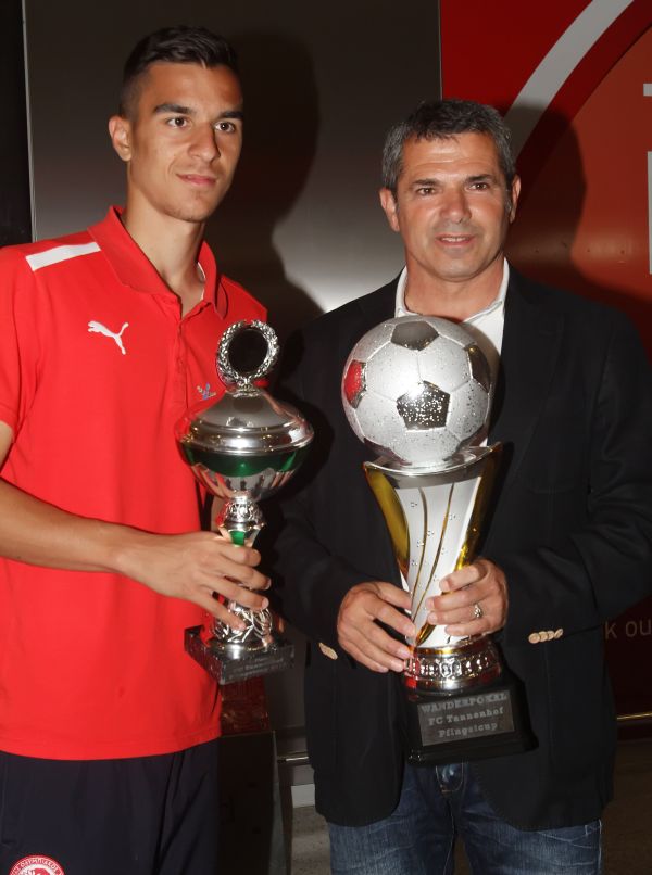 Photostory from the arrival of Olympiacos U17 squad in Greece ...