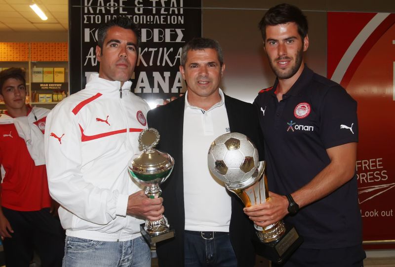 Photostory from the arrival of Olympiacos U17 squad in Greece ...