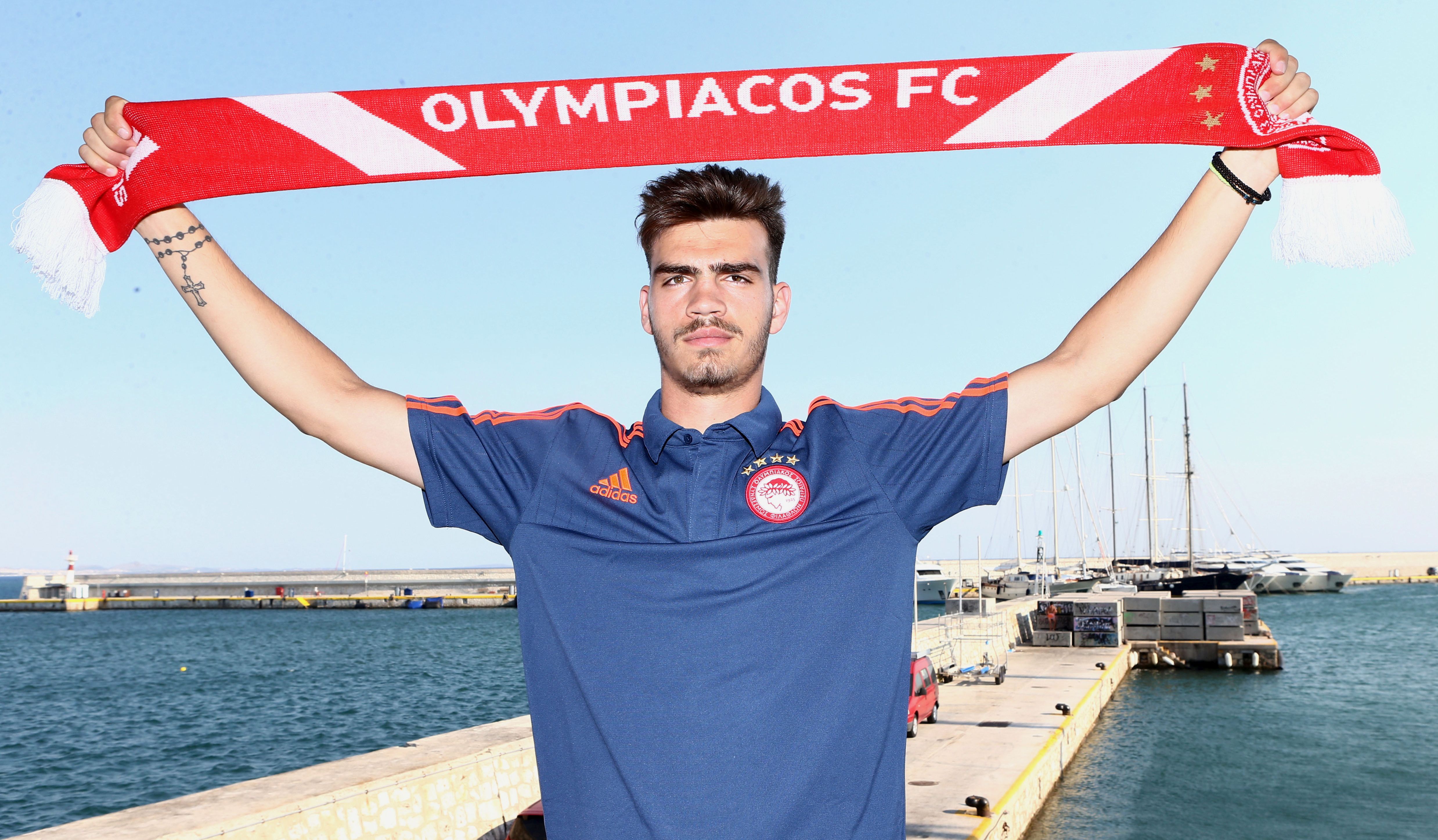 Imagenes de la transferencia de Dimitris Goutas al Olympiacos - ΟΛΥΜΠΙΑΚΟΣ - Olympiacos.org