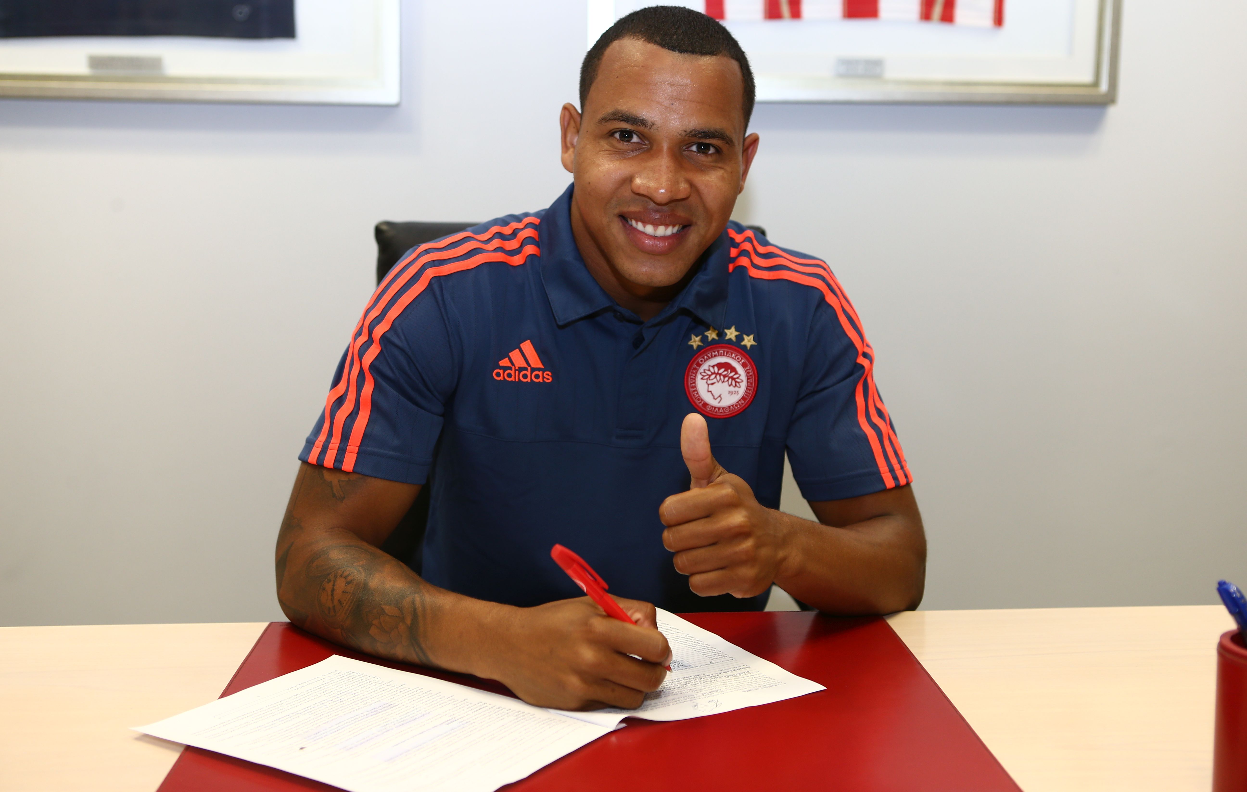 Imagenes de la transferencia de Felipe Pardo al Olympiacos - ΟΛΥΜΠΙΑΚΟΣ ...