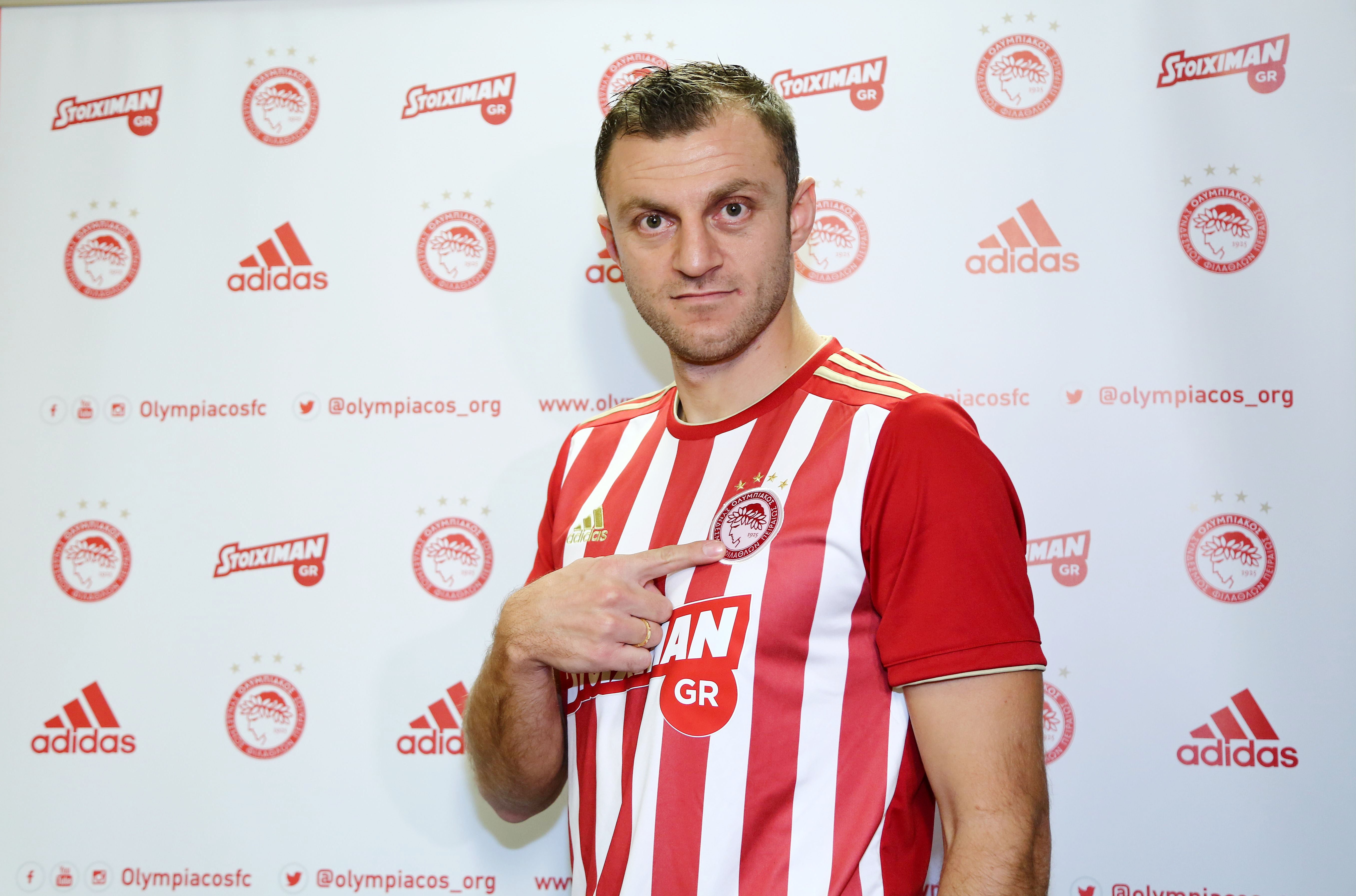 Photostory from the transfer of Avraam Papadopoulos at Olympiacos ...