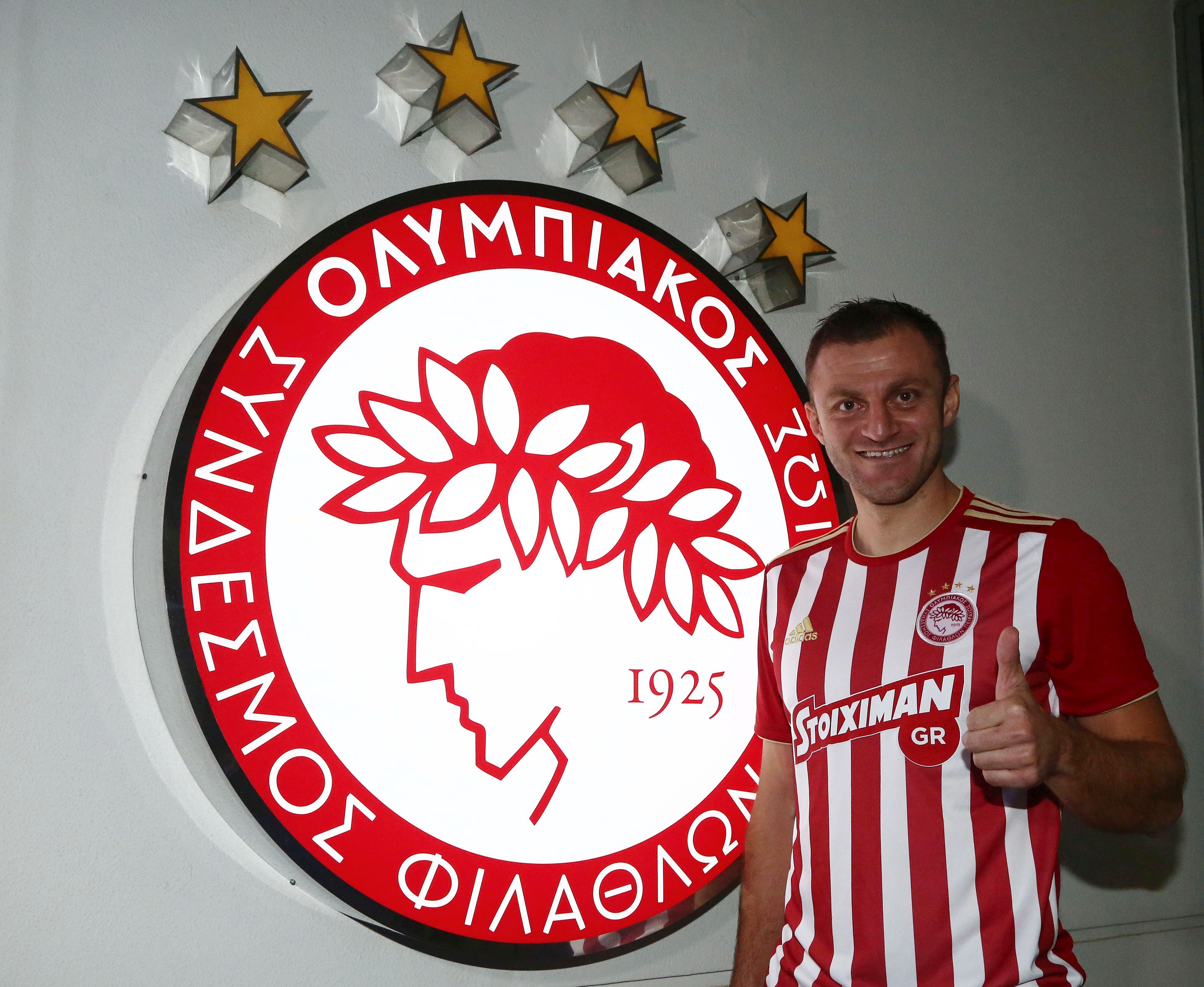 Imagenes de la transferencia de Avraam Papadopoulos en Olympiacos - ΟΛΥΜΠΙΑΚΟΣ - Olympiacos.org