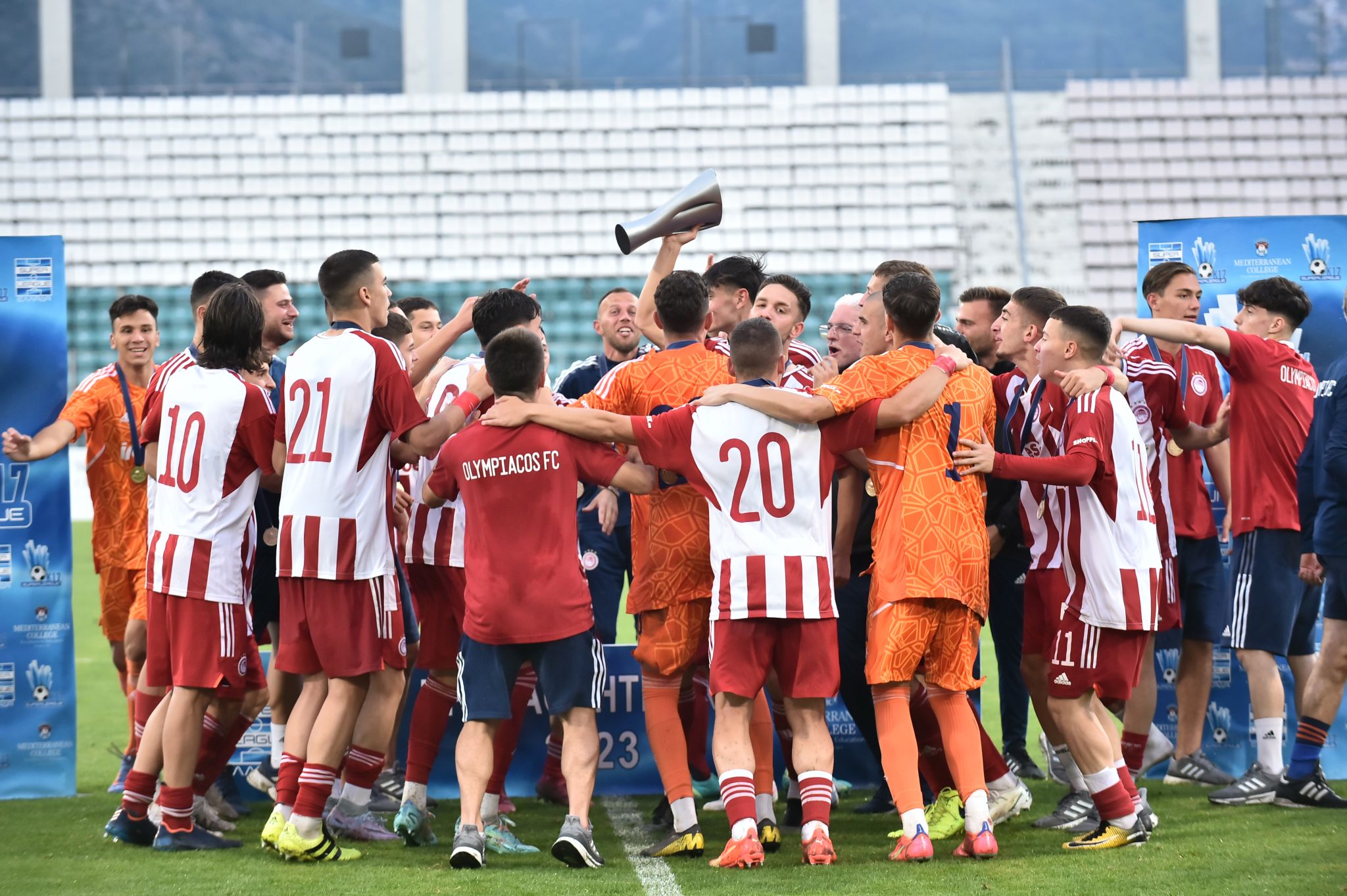 Photostory from the final of the U17 championship Olympiacos-PAOK ...
