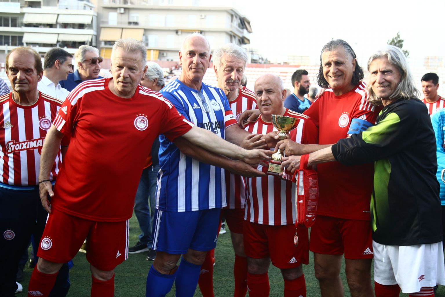 Οι Βετεράνοι τίμησαν τον θρυλικό Σάββα Θεοδωρίδη - ΟΛΥΜΠΙΑΚΟΣ ...